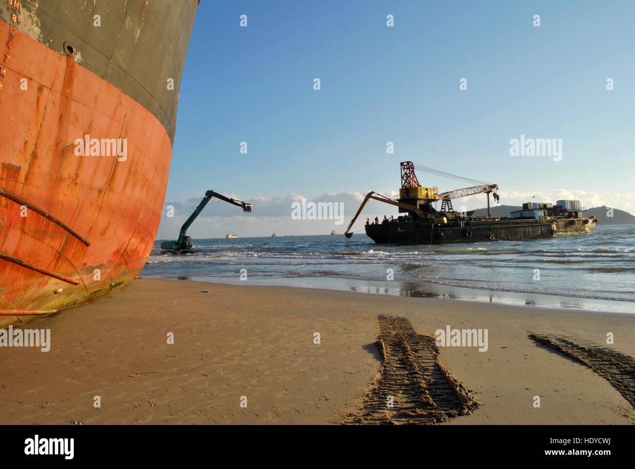 Ran aground oil tanker in Thailand Stock Photo - Alamy
