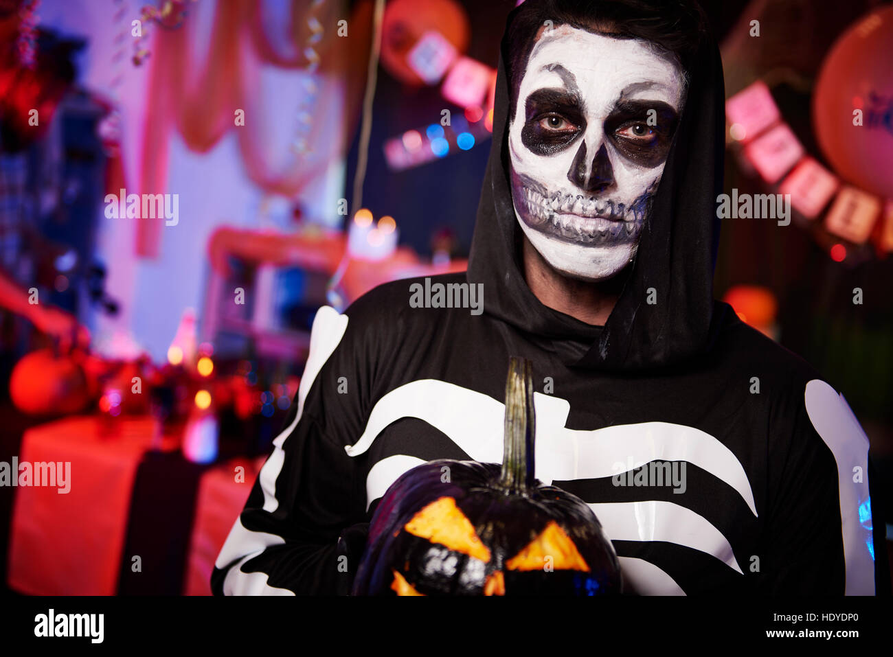 Skeleton costume man hi-res stock photography and images - Alamy