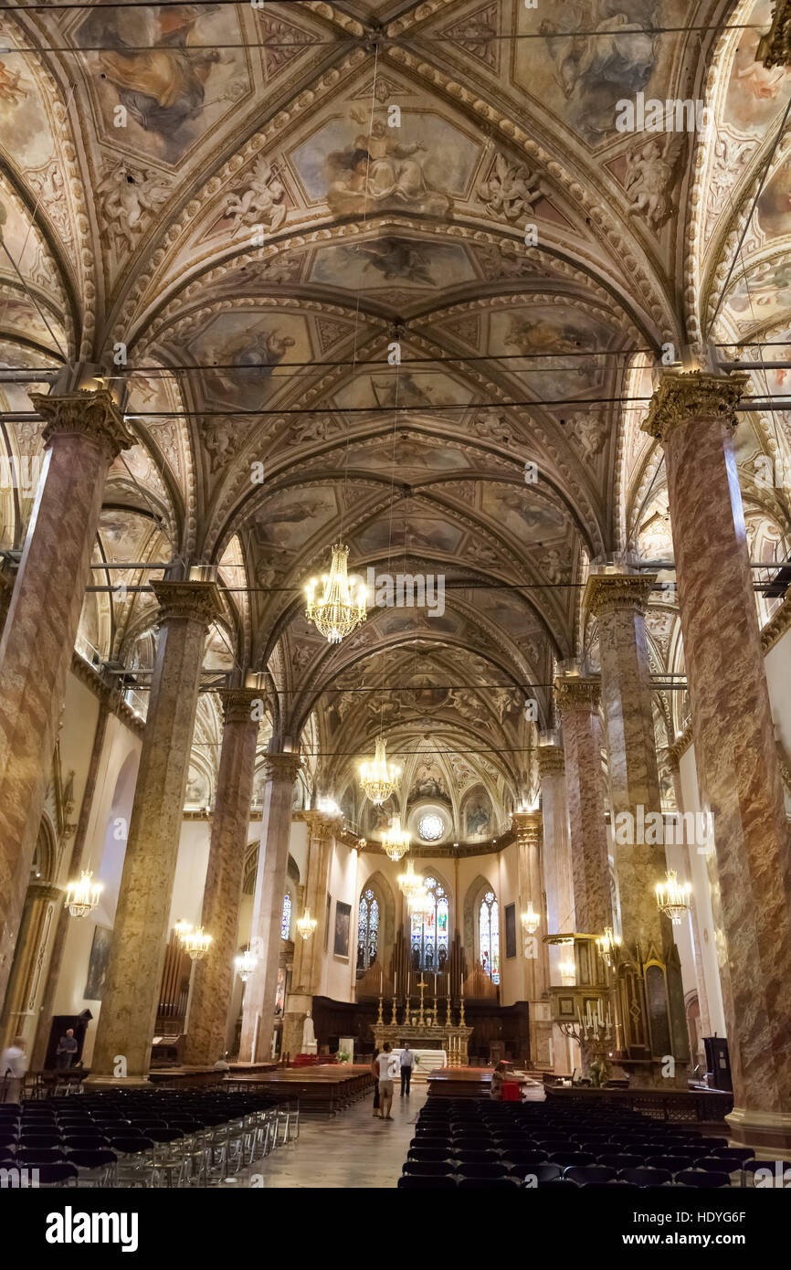 Interior of Cathedral di San Lorenzo. Perugia, Italy Stock Photo - Alamy
