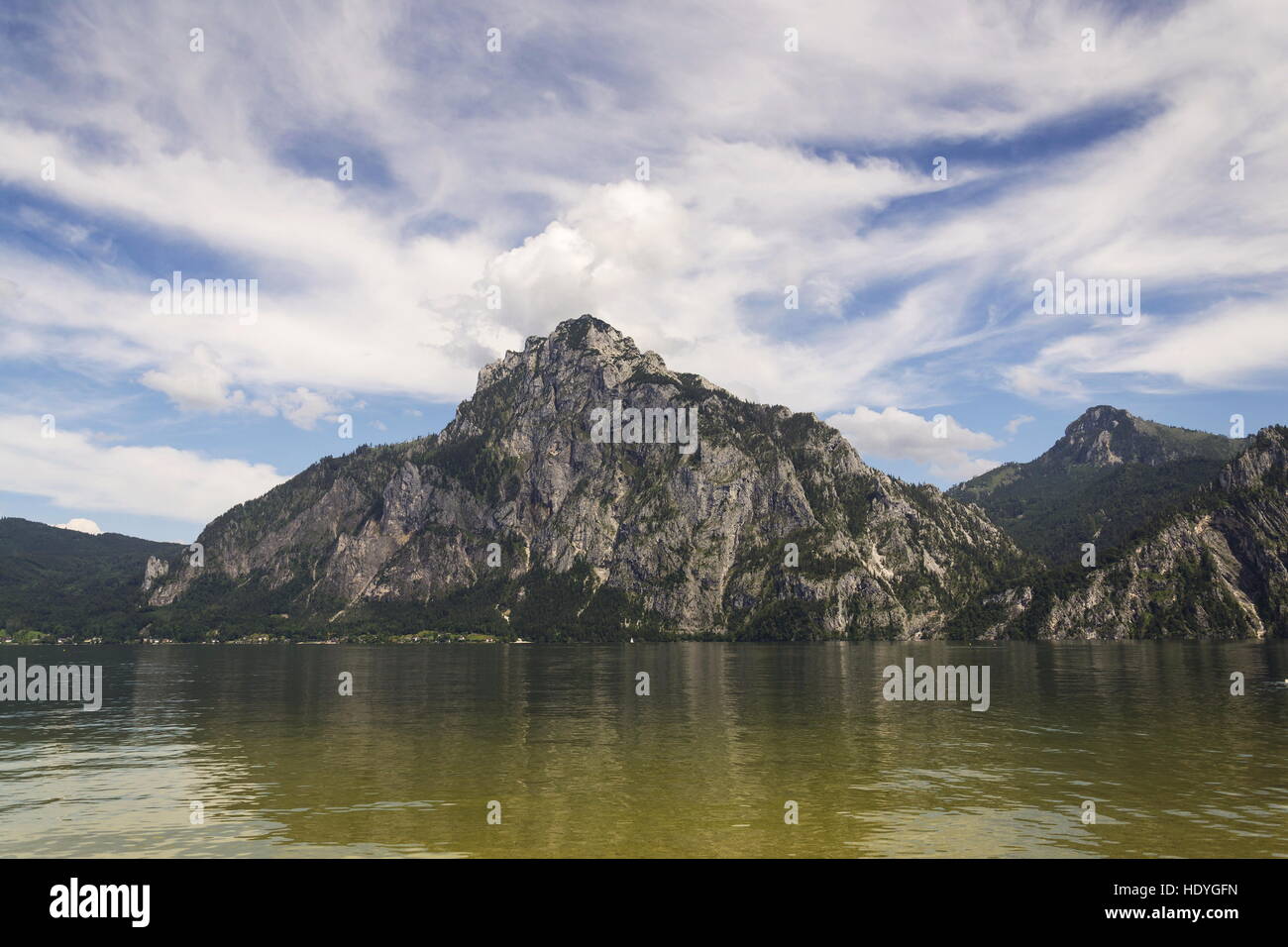 Traunstein Mountain on bank of lake Traunsee in Salzkammergut, Austria ...