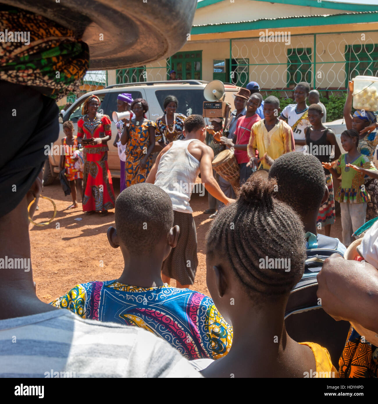 African dancer with musicians in Kabala, Sierra Leone Stock Photo - Alamy