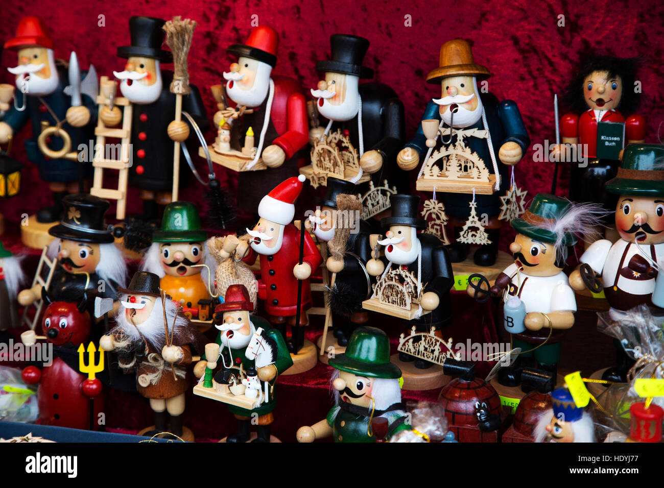 Handicrafts men hi-res stock photography and images - Alamy