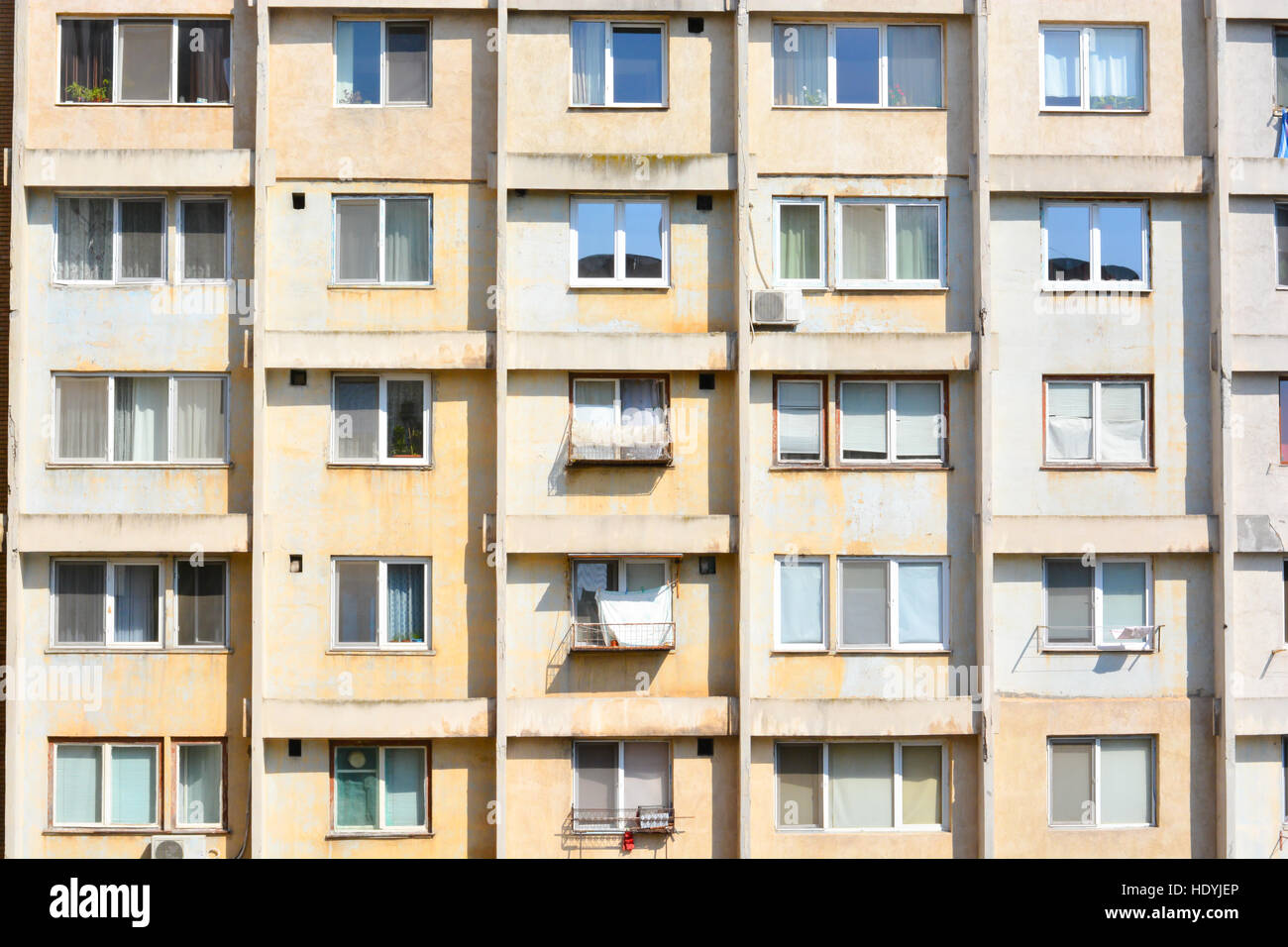 Old apartment building windows hi-res stock photography and images - Alamy