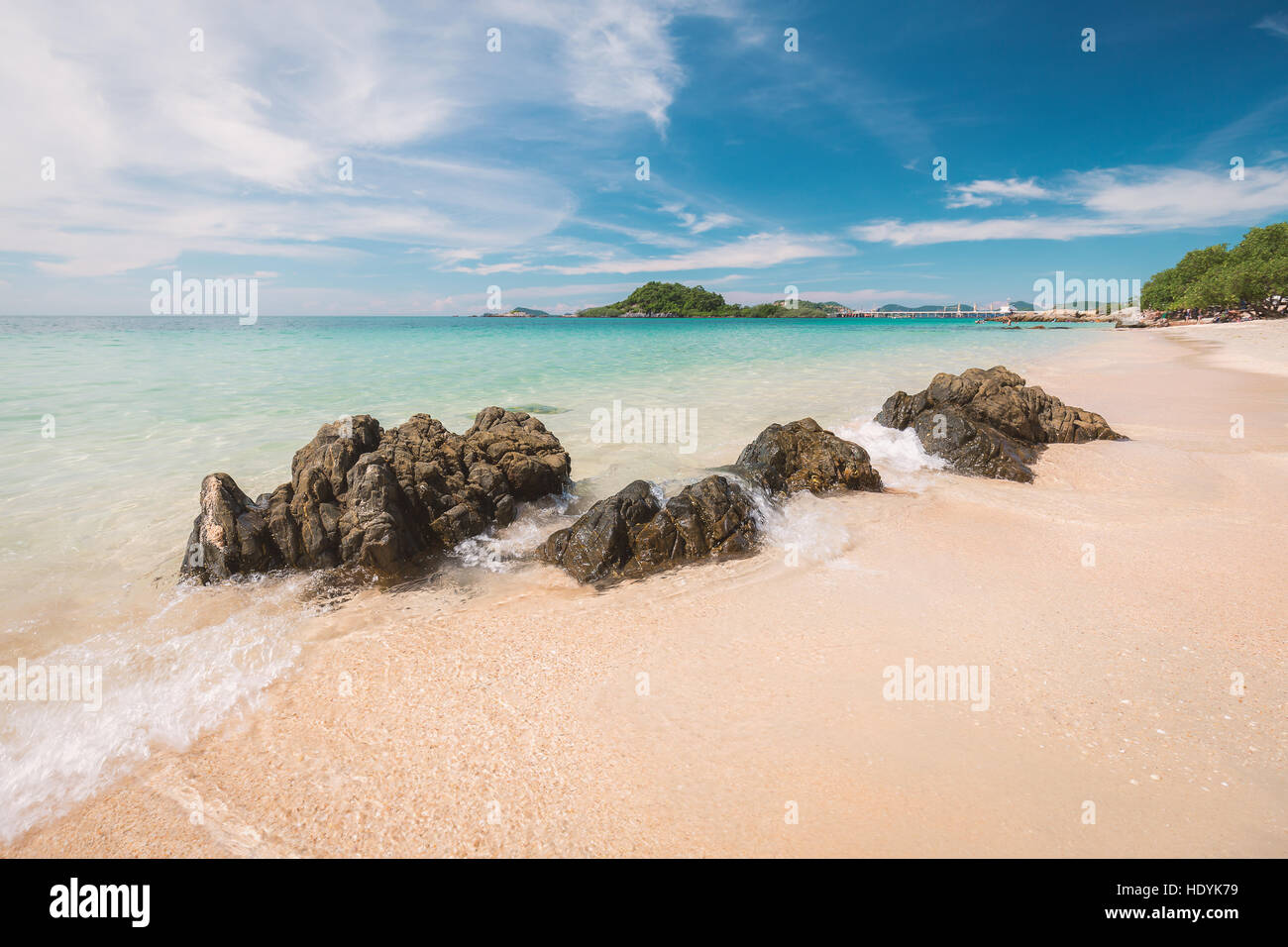 Clear beach wave hi-res stock photography and images - Alamy