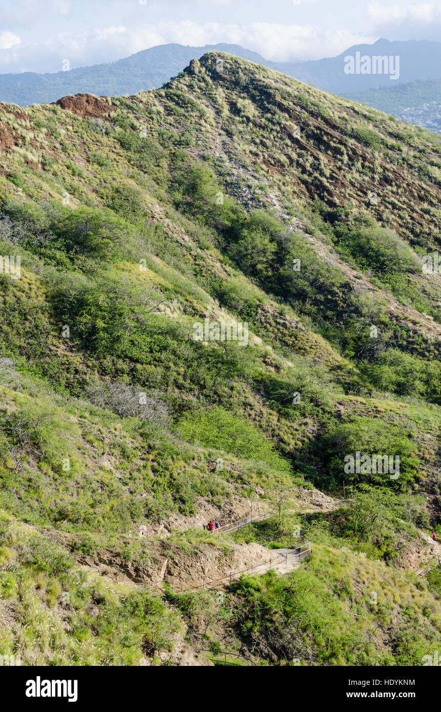 Hiking in Diamond Head State Monument (Leahi Crater), Honolulu, Oahu ...