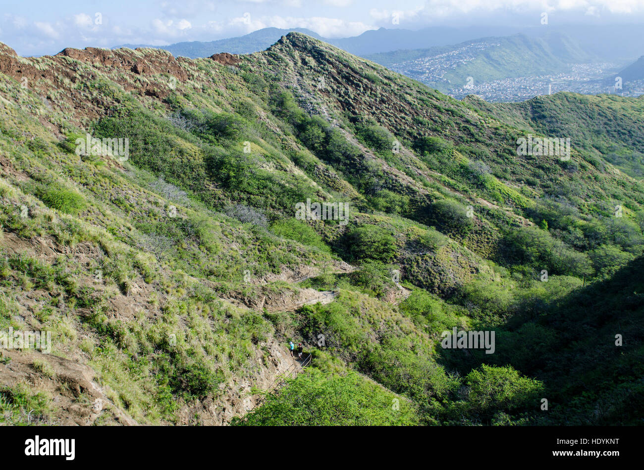 Hiking in Diamond Head State Monument (Leahi Crater), Honolulu, Oahu ...