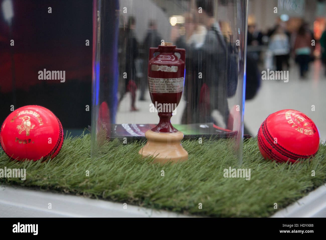 Ashes trophy hi-res stock photography and images - Alamy