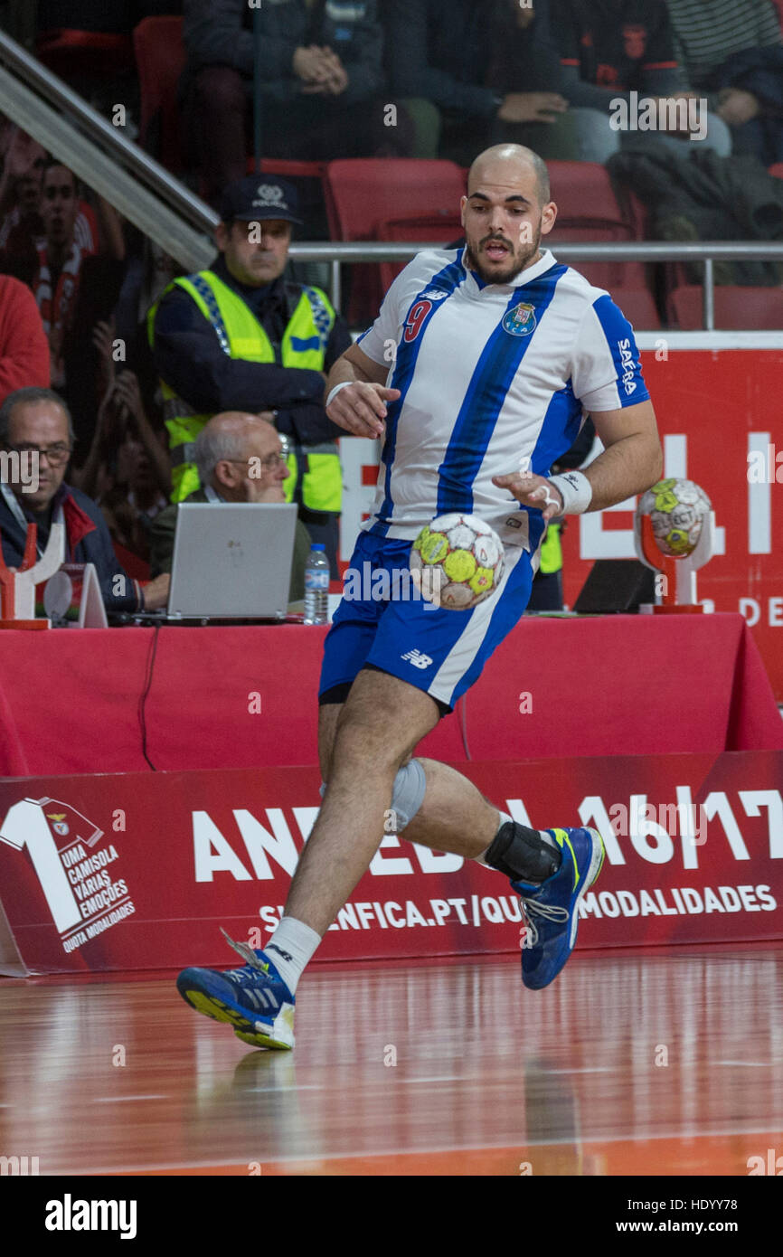 Lisbon, Portugal. 14th Dec, 2016. Porto's right back from Brazil ...