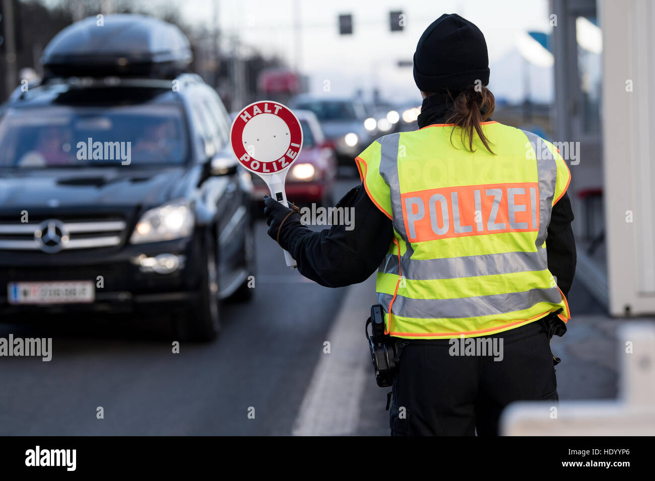 Bad Reichenhall, Germany. 15th Dec, 2016. A policewoman waves cars out ...