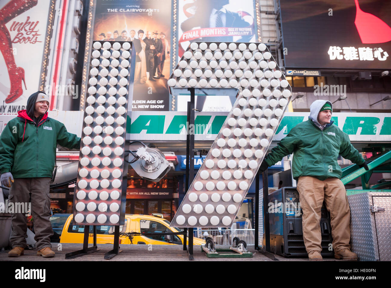 New York, USA. 15th Dec, 2016. Workers from Landmark Signs & Electric ...