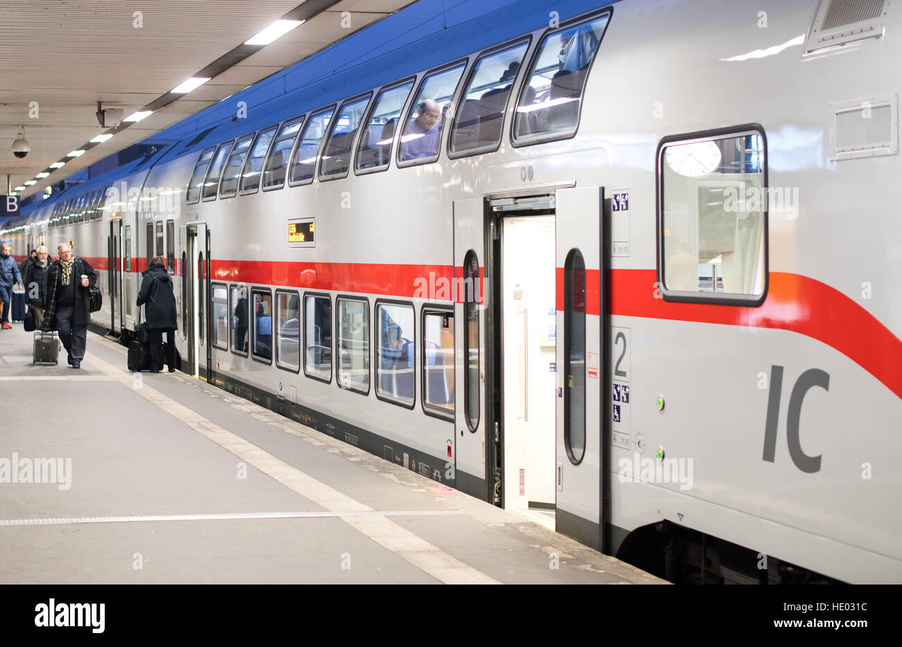 Hanover, Germany. 15th Dec, 2016. An IC 2 (Intercity) train of Deutsche ...