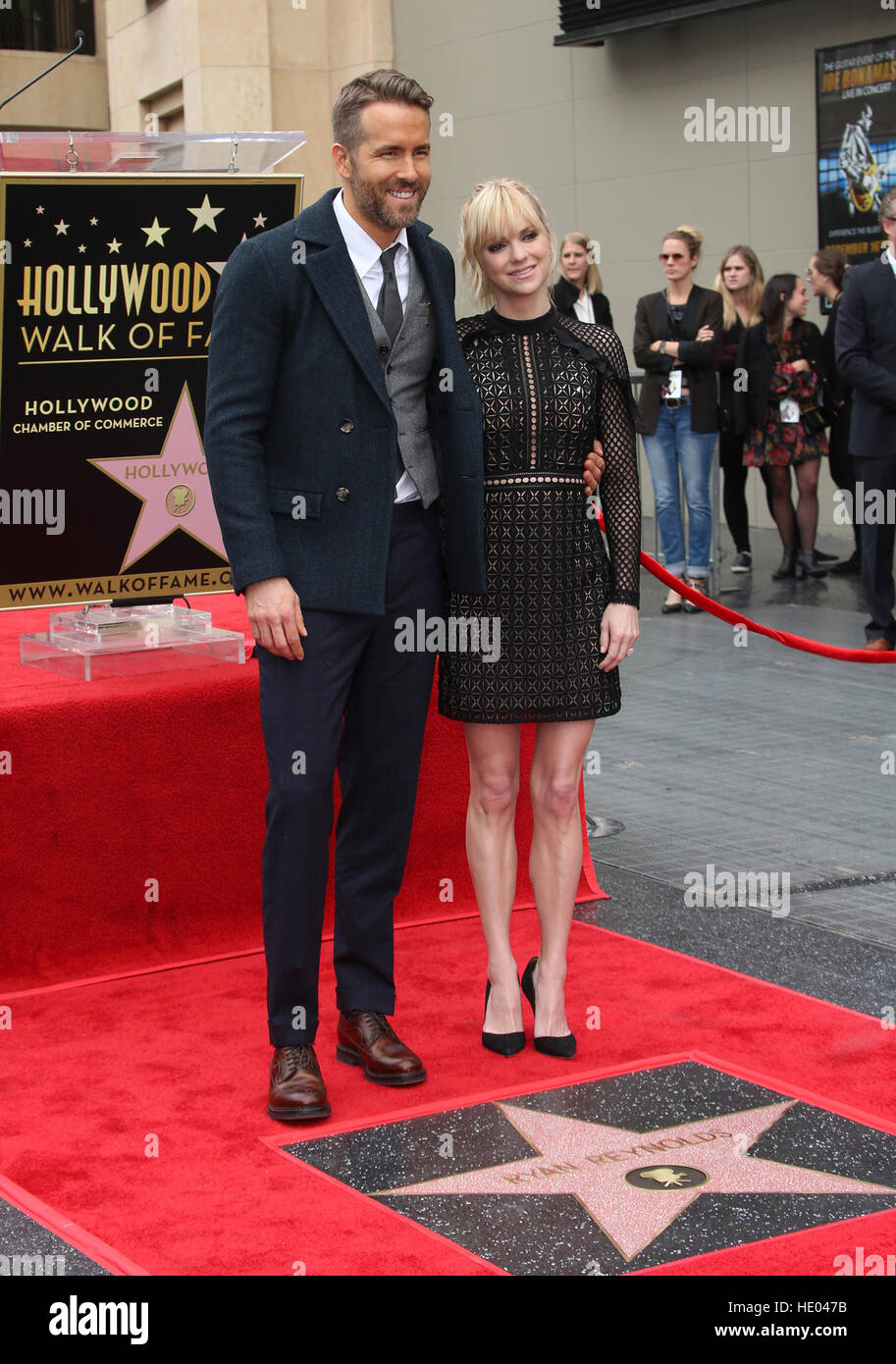 Ryan reynolds anna faris hi-res stock photography and images - Alamy