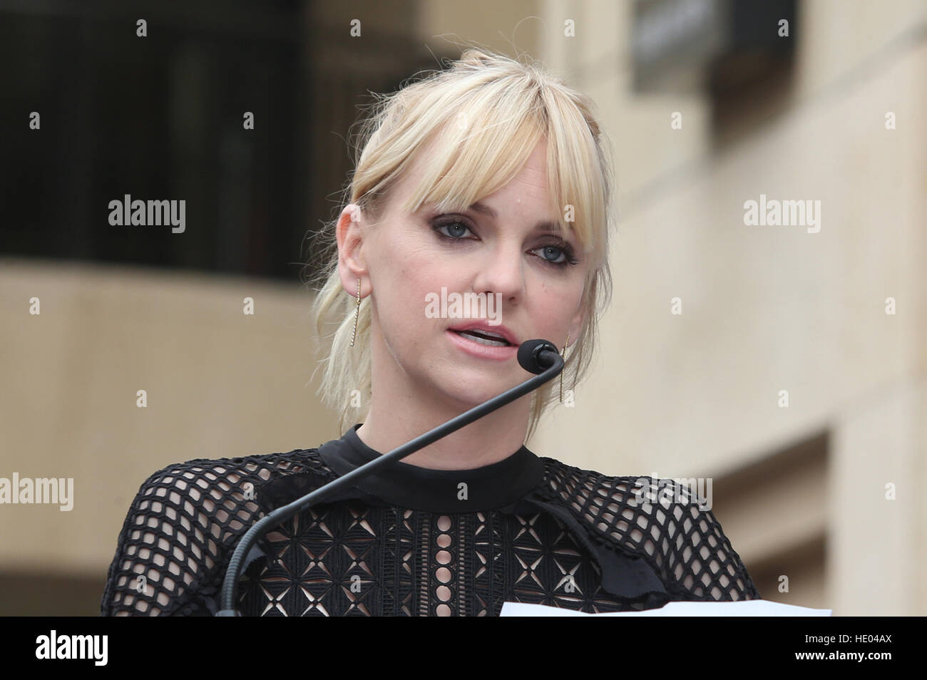 Hollywood, USA. 15th Dec, 2016. Anna Faris, at Ryan Reynolds Honored ...