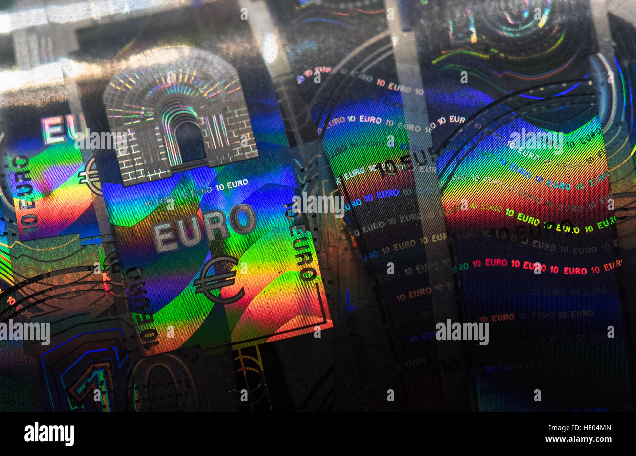 Frankfurt, Germany. 15th Dec, 2016. The holographic strips of a 10 Euro ...