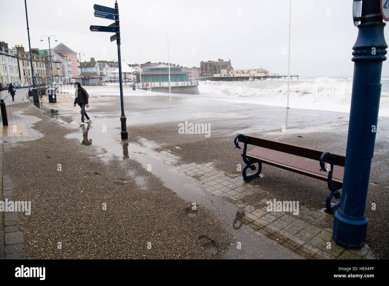 Aberystwyth, Wales, UK. 16 December 2016. UK Weather: Despite little or ...
