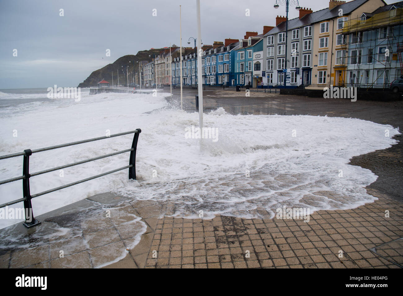Extreme weather impacting people hi-res stock photography and images ...