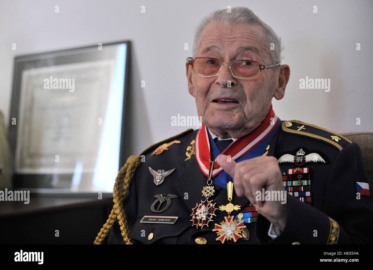 Pro nazi general hi-res stock photography and images - Alamy