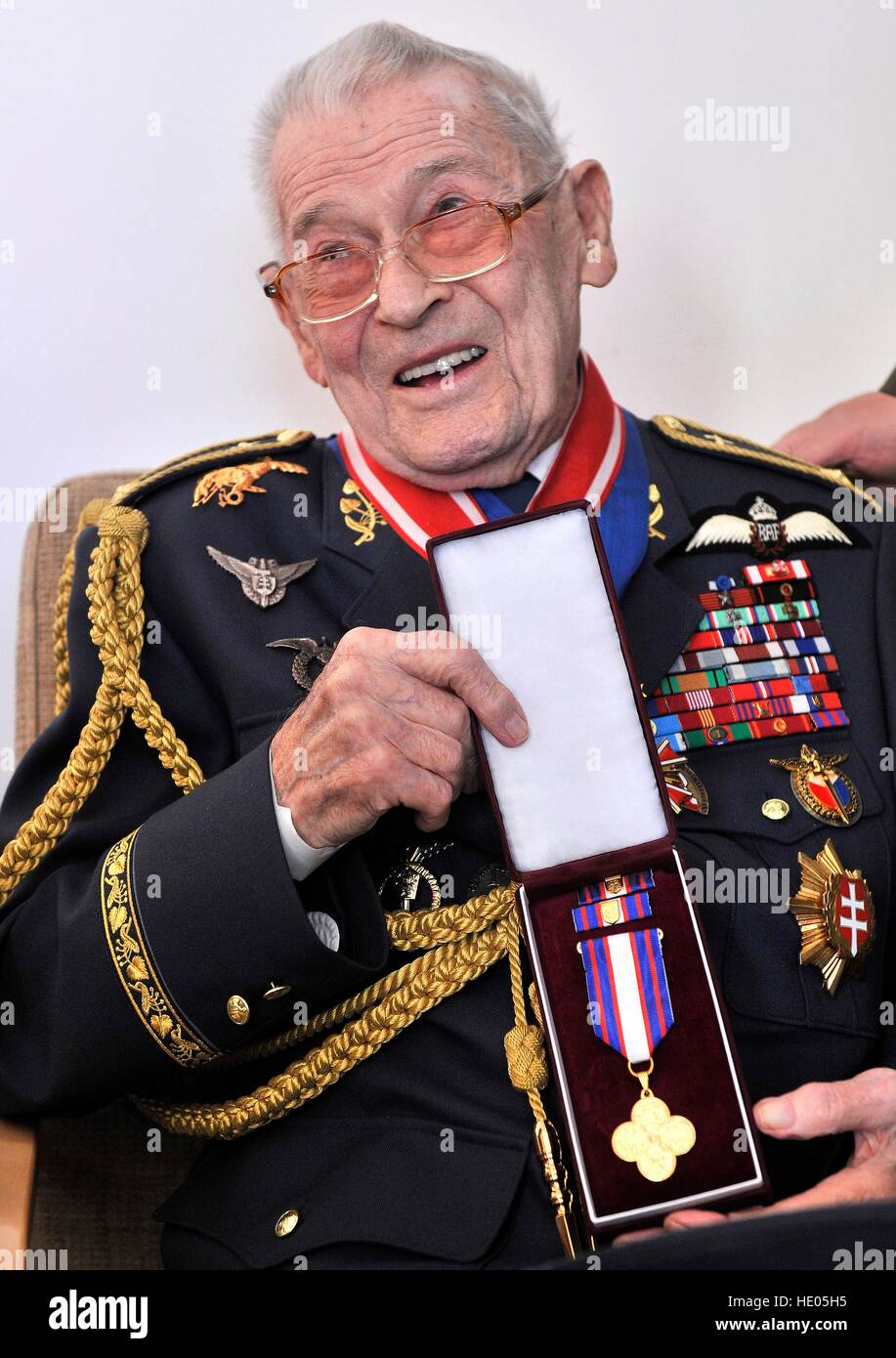 Pro nazi general hi-res stock photography and images - Alamy