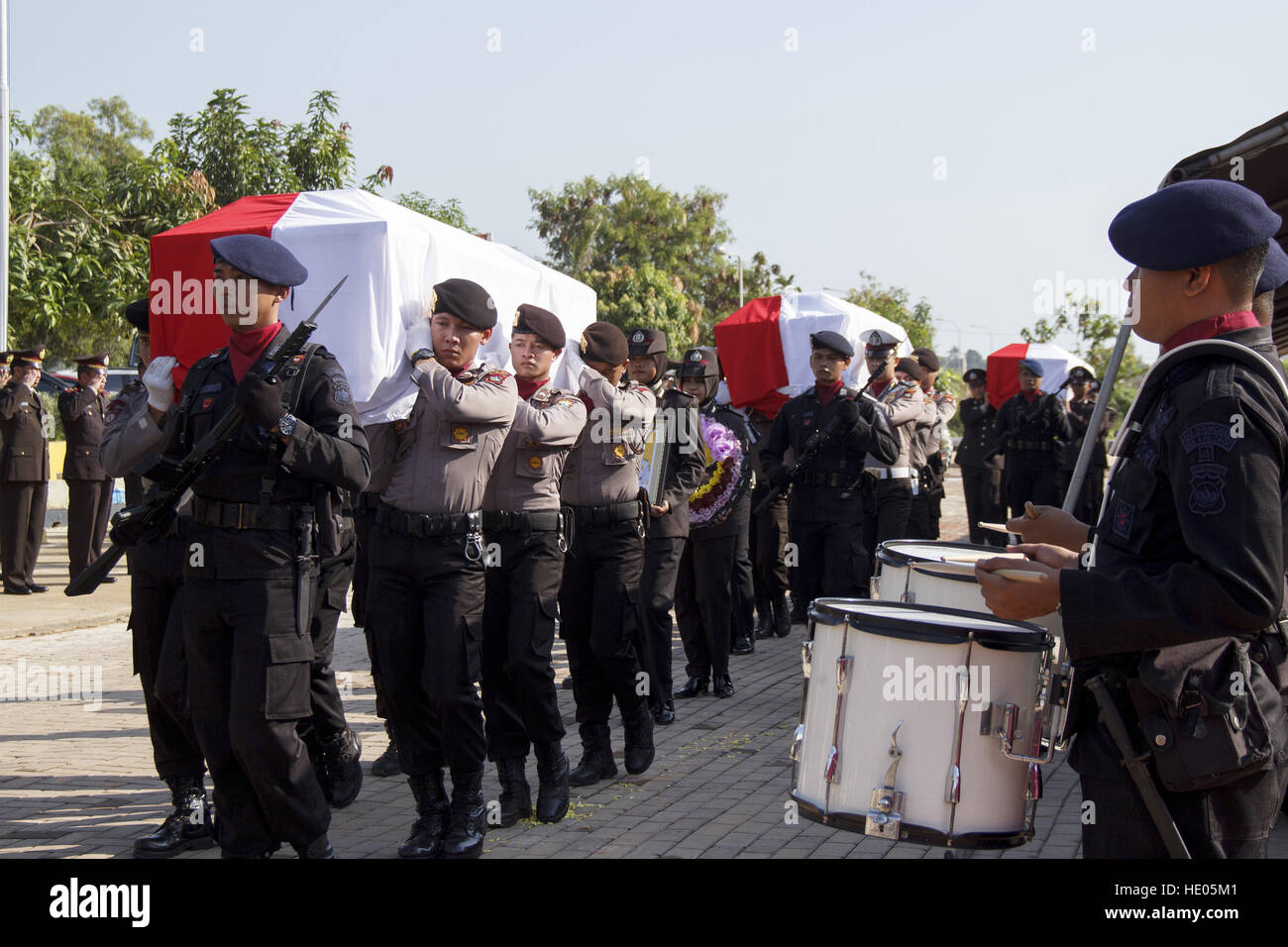 Batam, Riau Island, Indonesia. 16th Dec, 2016. Police officers carry ...