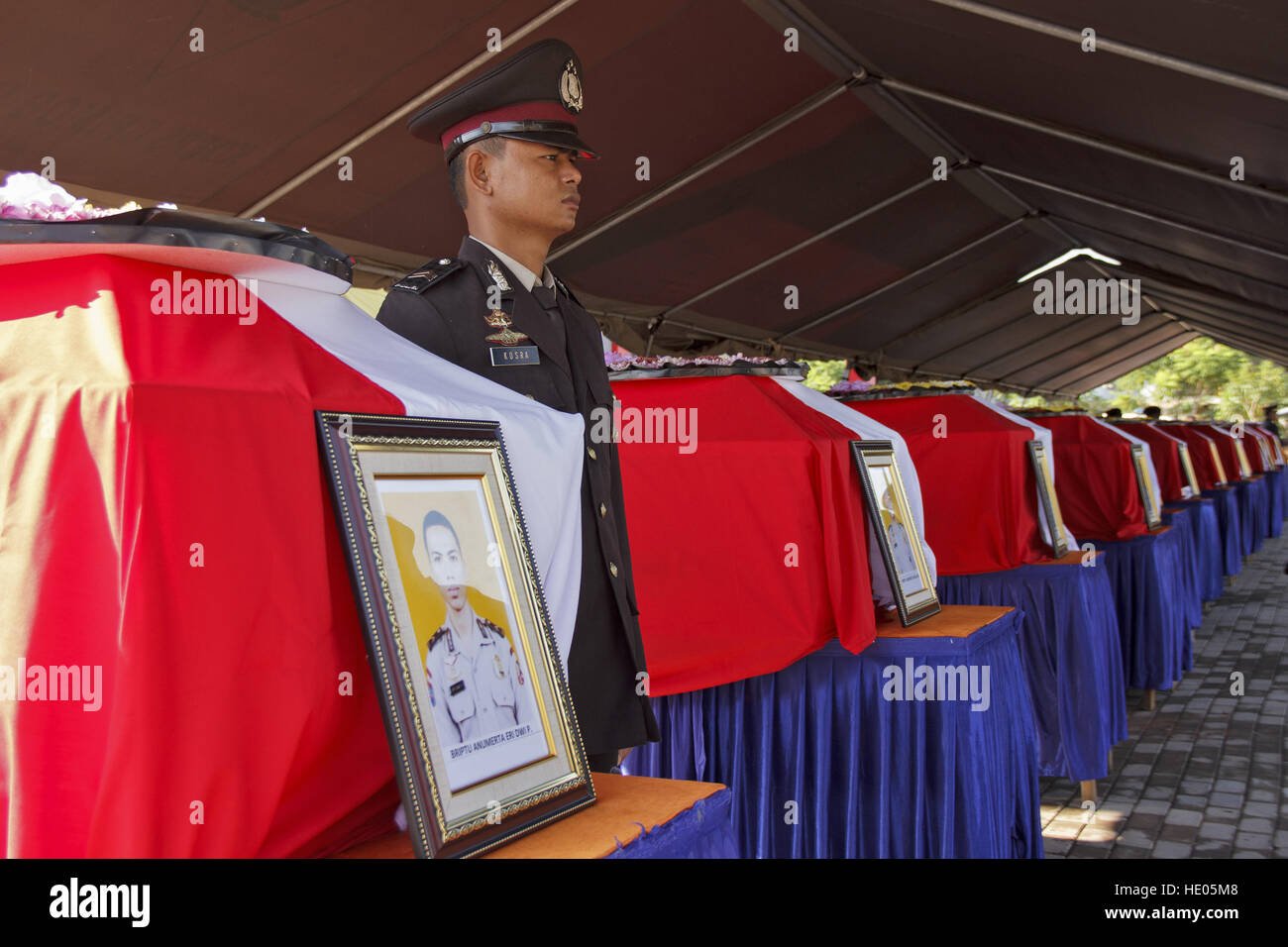Batam, Riau Island, Indonesia. 16th Dec, 2016. Police officers carry ...