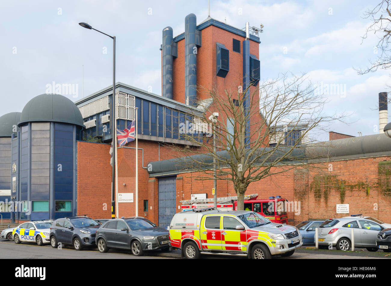 Emergency services outside HMP Birmingham during a riot on 16 December ...