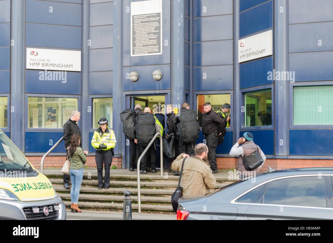 Riot squad officers entering HMP Birmingham during a riot on 16 ...