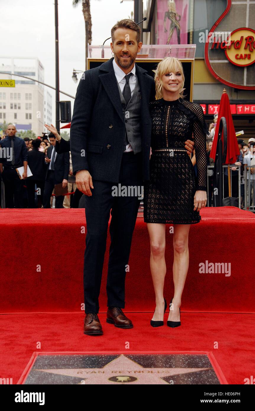 Ryan reynolds anna faris hi-res stock photography and images - Alamy