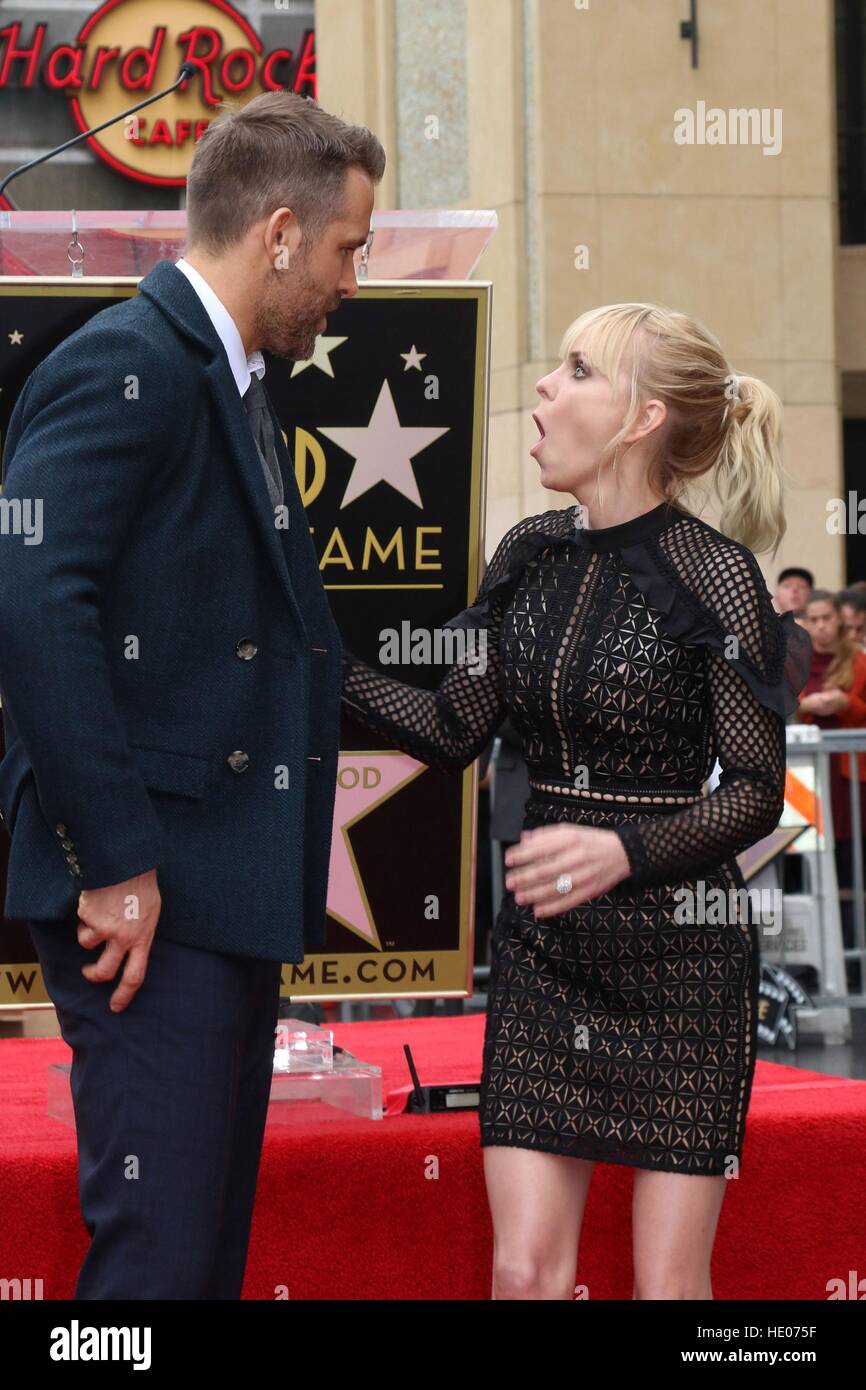 Ryan reynolds anna faris hi-res stock photography and images - Alamy