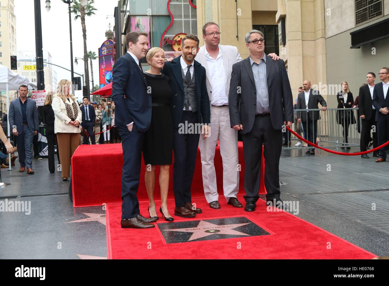 Los Angeles, CA, USA. 15th Dec, 2016. Ryan Reynolds, mother, brothers ...