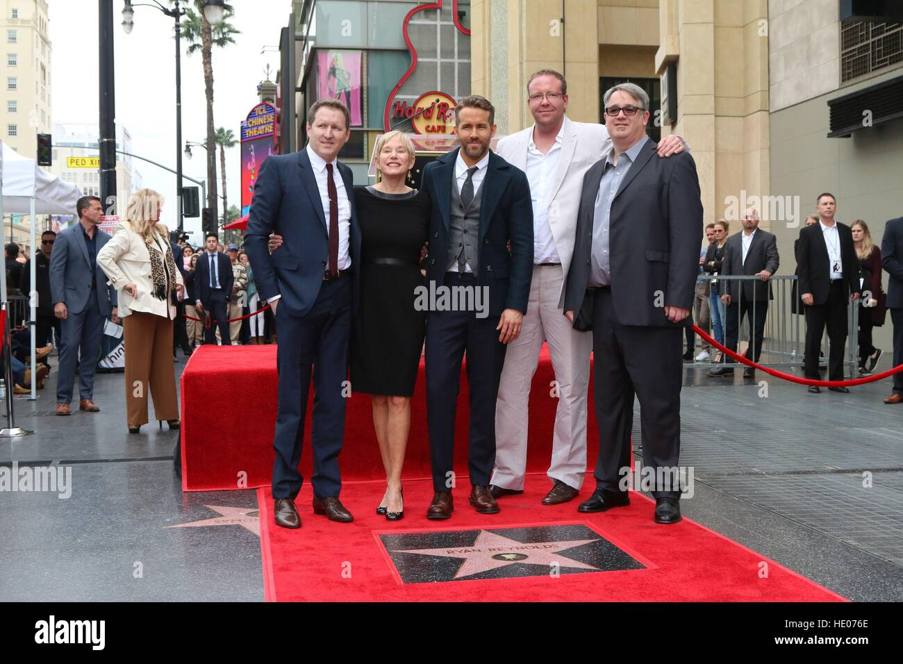 Los Angeles, CA, USA. 15th Dec, 2016. Ryan Reynolds, mother, brothers ...