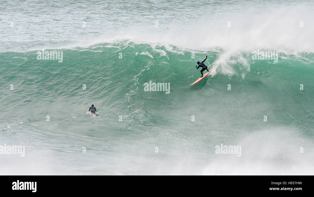 Newquay, UK. 16th December 2016. Asurfer riding the Cribbar. This is ...