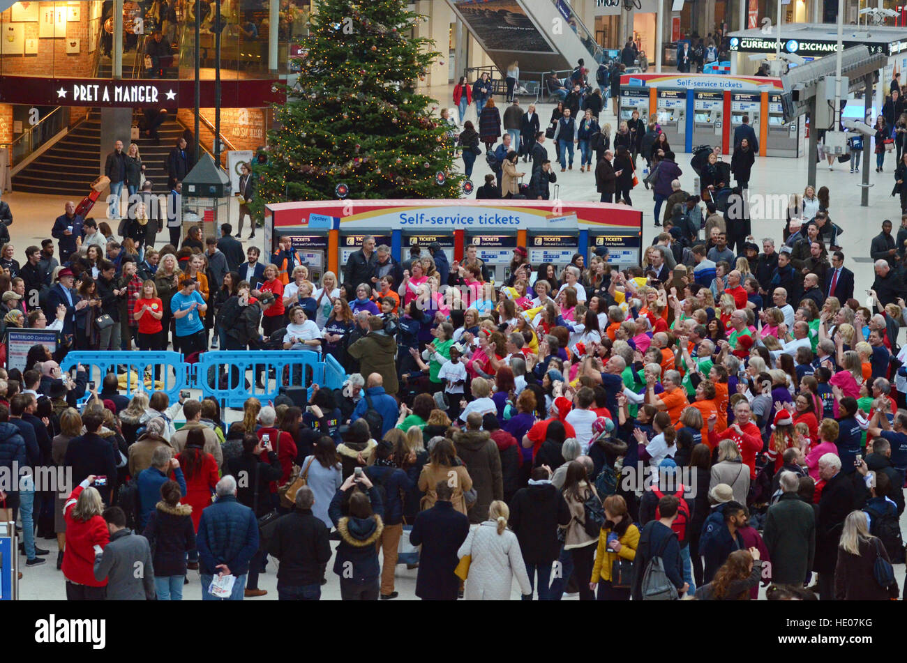 Waterloo station christmas tree hi-res stock photography and images - Alamy