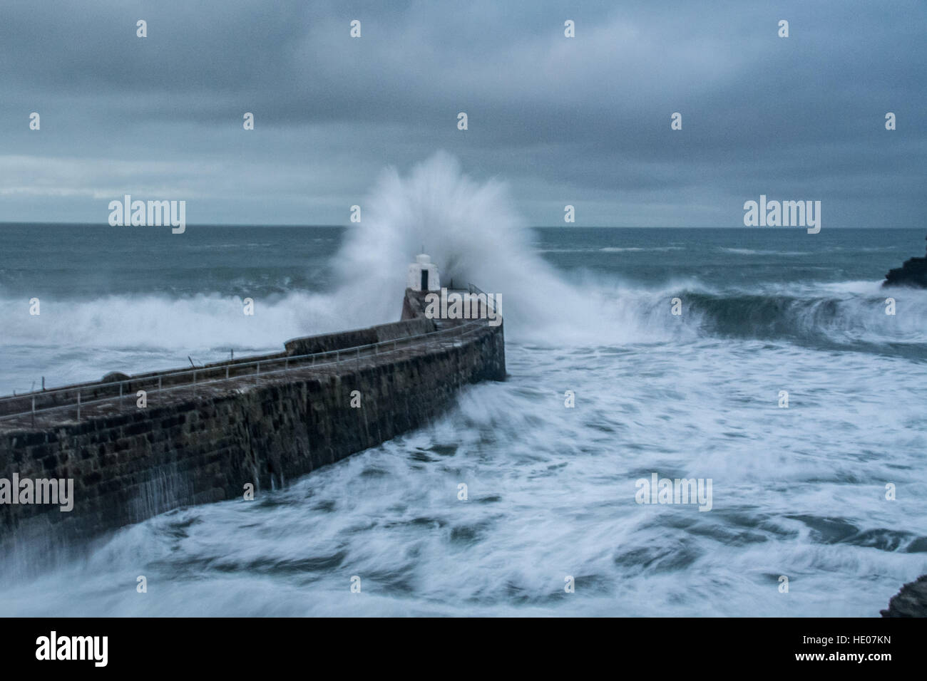 Cribber wave hi-res stock photography and images - Alamy