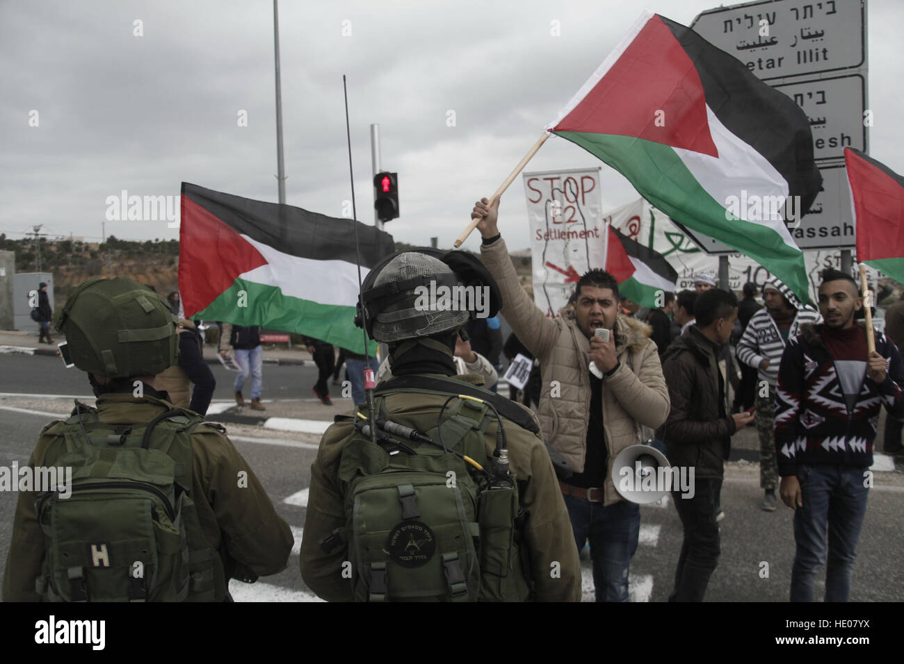 Peace activists hi-res stock photography and images - Alamy