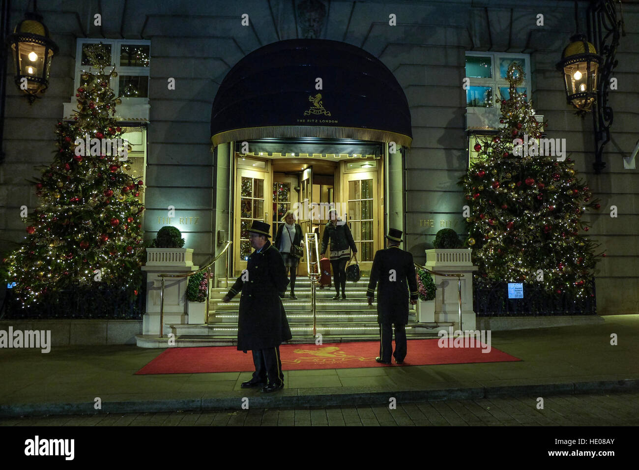 The ritz hotel london christmas hi-res stock photography and images - Alamy