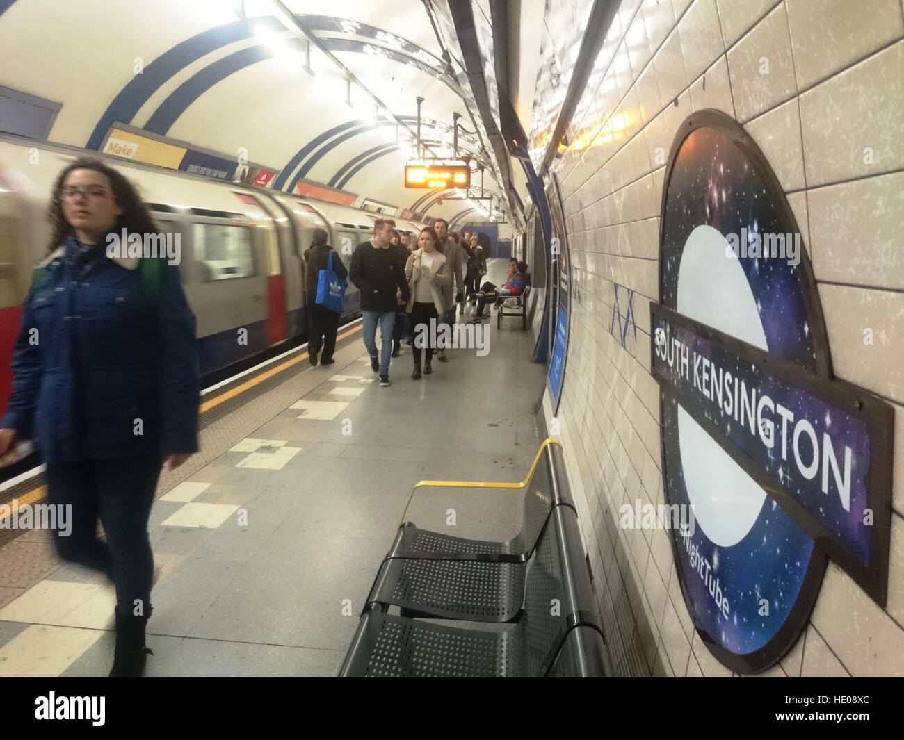 Piccadilly line heathrow hi-res stock photography and images - Alamy
