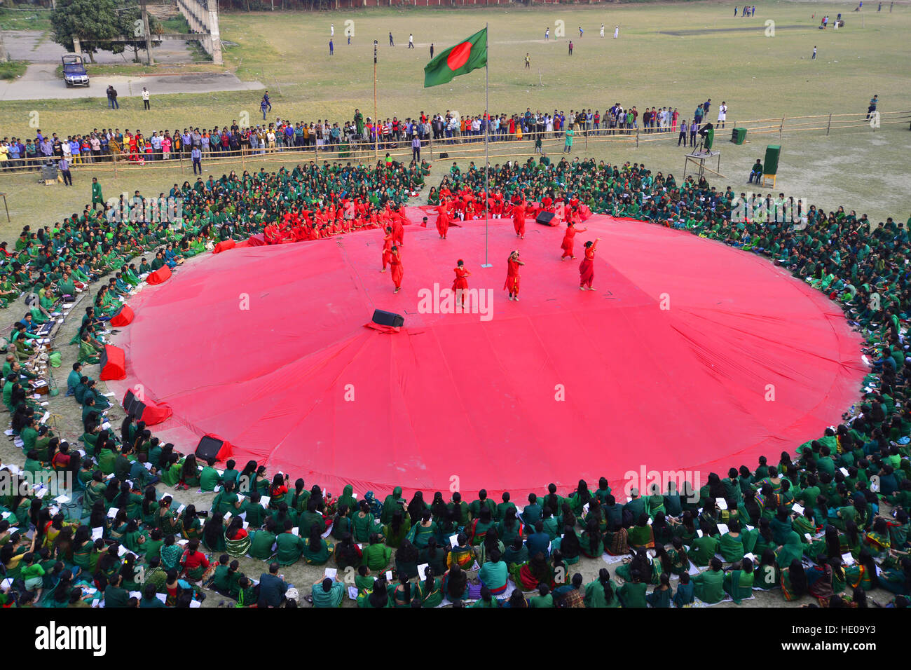 Dhaka, Bangladesh. 16th Dec, 2016. Bangladeshi Cultural Organization ...