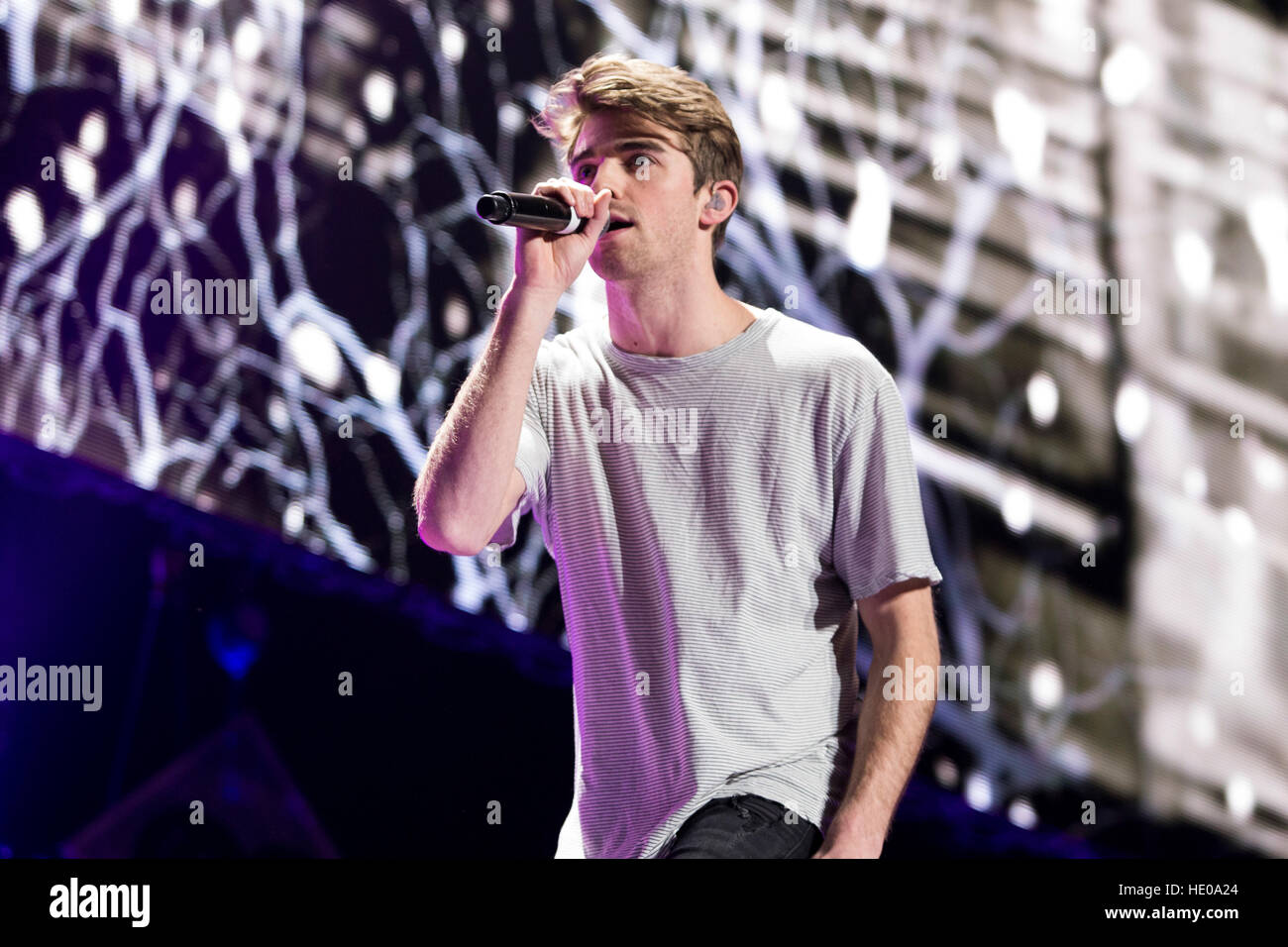 Andrew taggart of the chainsmokers hi-res stock photography and images ...