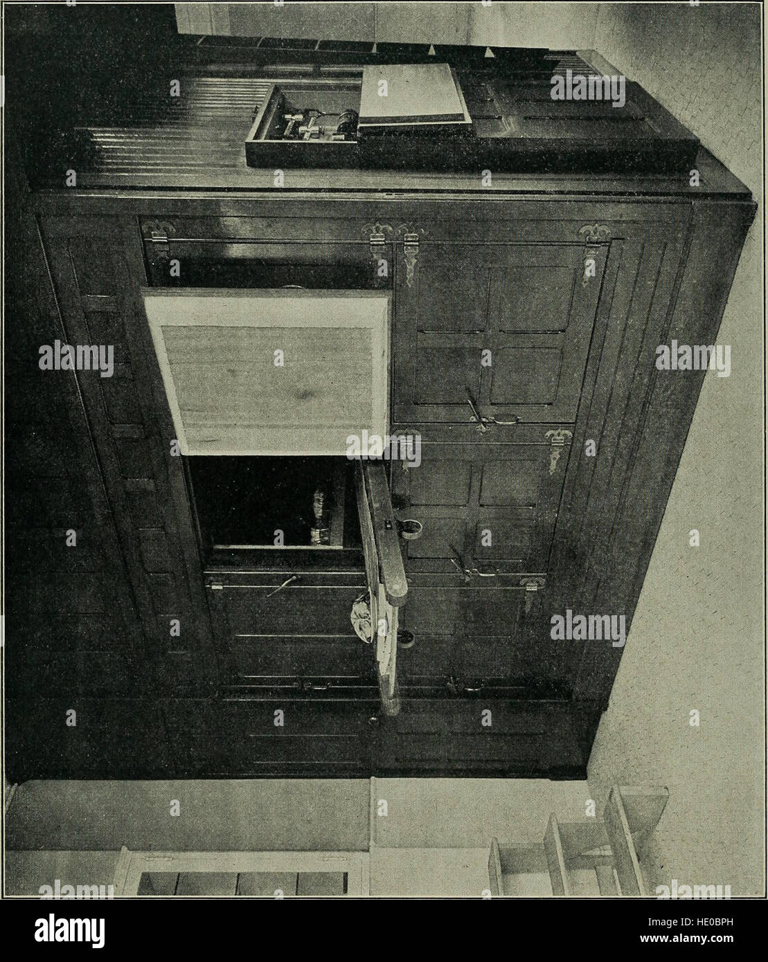 This 1906 manual offers guidance on the techniques of post-mortem ...