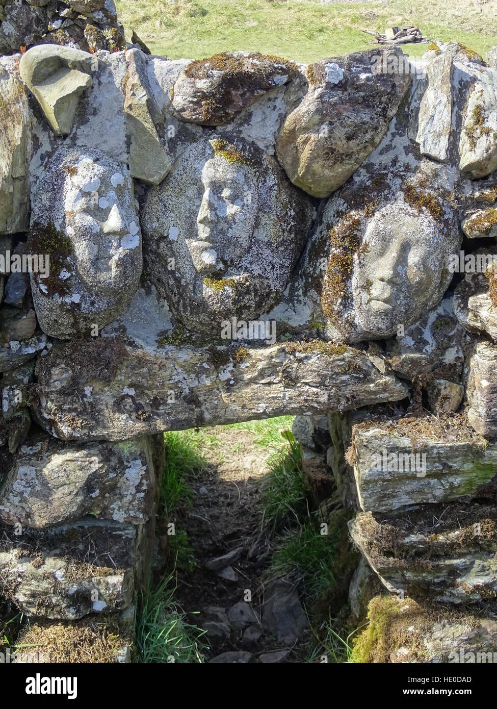 Heads faces hi-res stock photography and images - Alamy