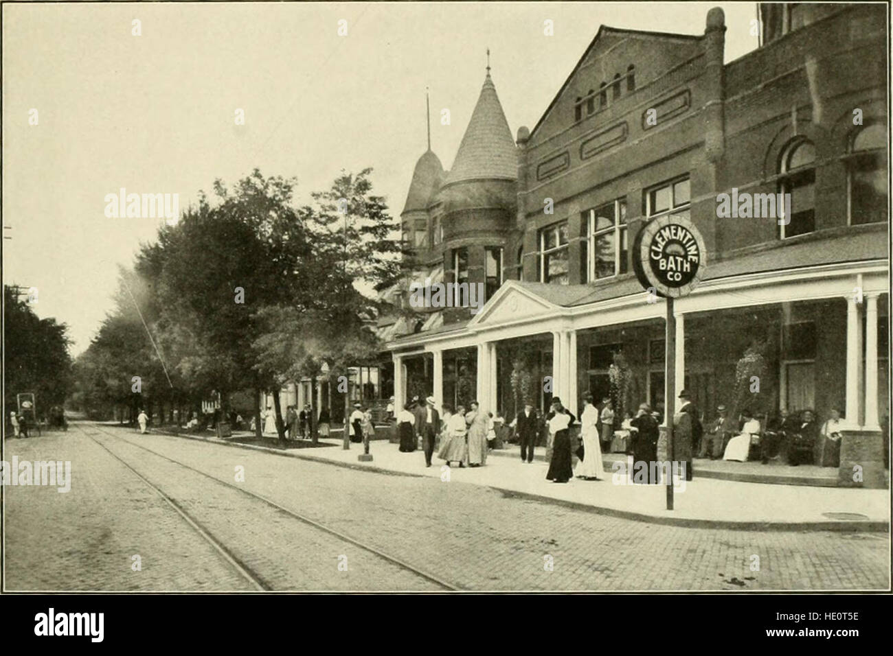 This 1913 guide presents information about Mount Clemens, Michigan ...