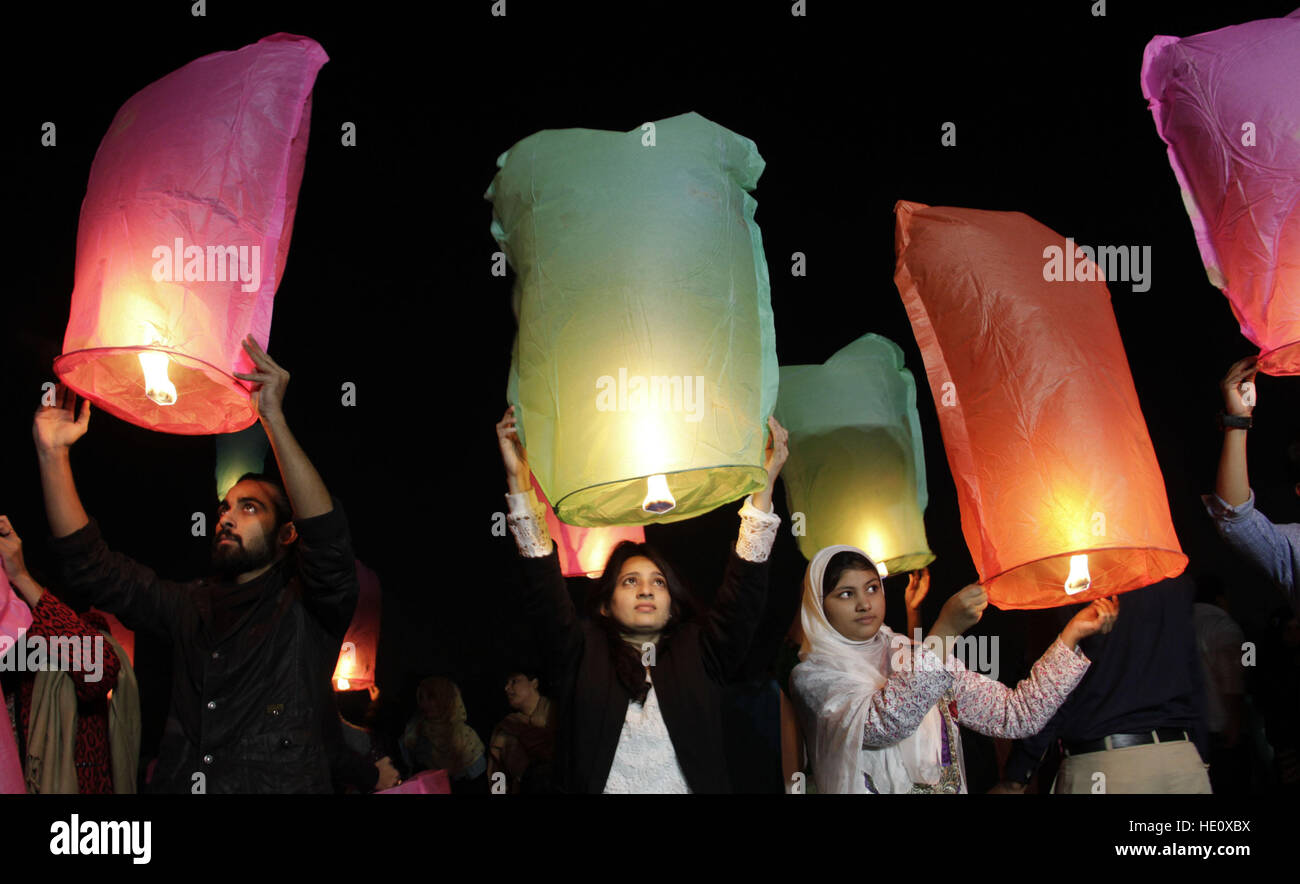 Lahore, Pakistan. 15th Dec, 2016. Pakistani civil society activists and ...