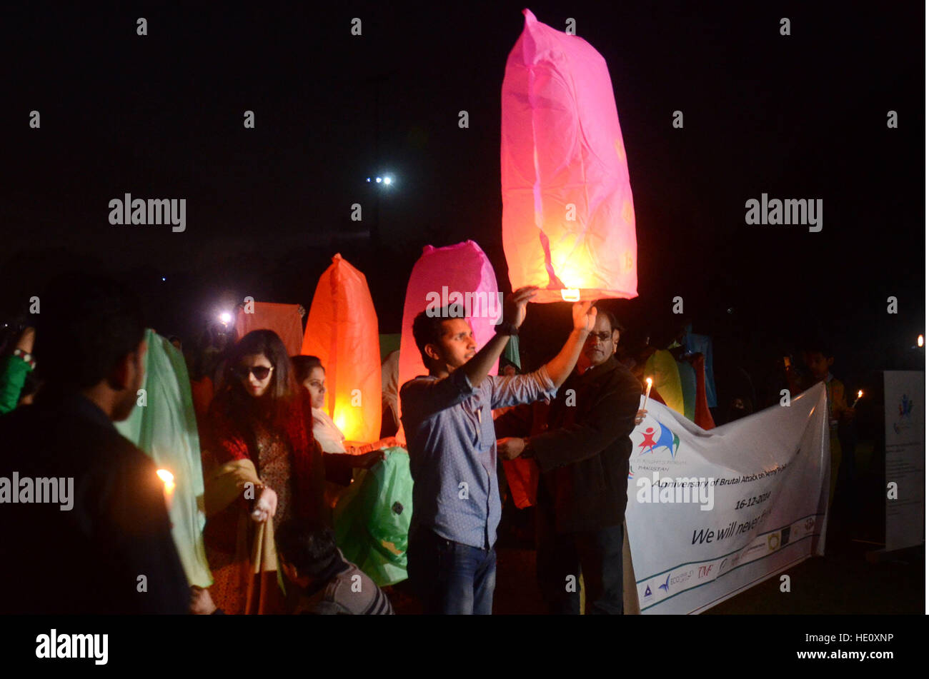 Lahore, Pakistan. 15th Dec, 2016. Pakistani civil society activists and ...