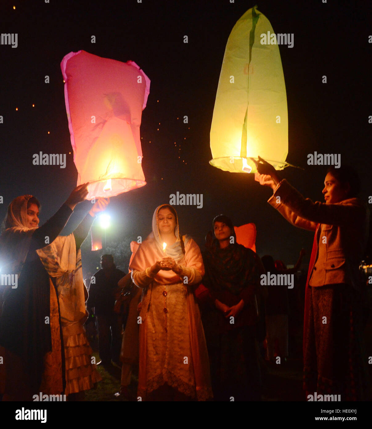 Lahore, Pakistan. 15th Dec, 2016. Pakistani civil society activists and ...
