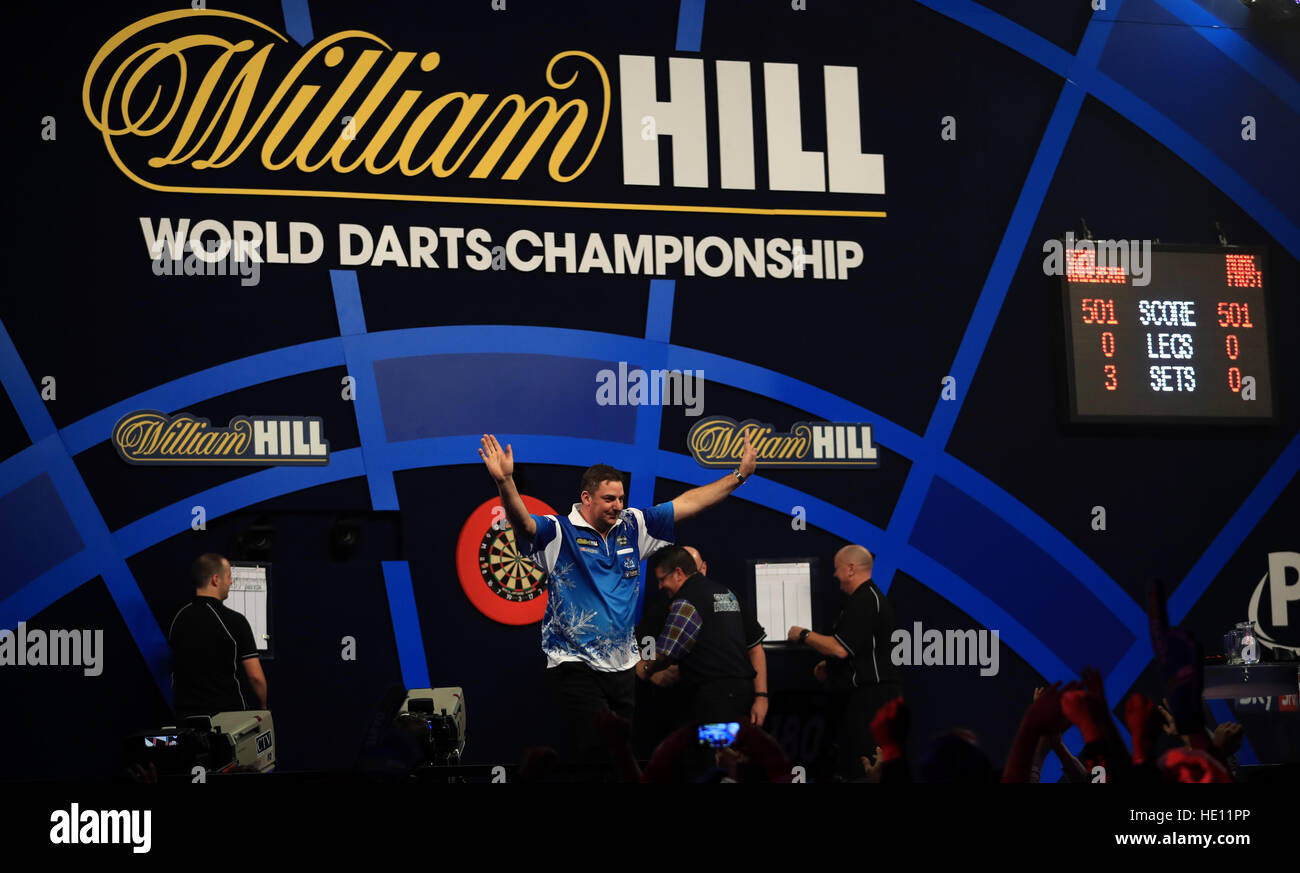 Mark Frost applauds the fans for their support as he loses to Gary ...
