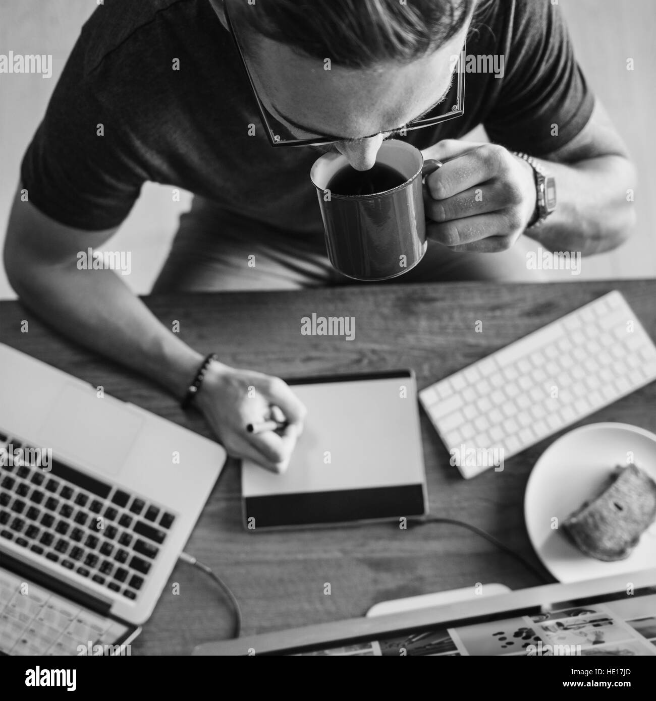 Man camera hipster photographer Black and White Stock Photos & Images ...