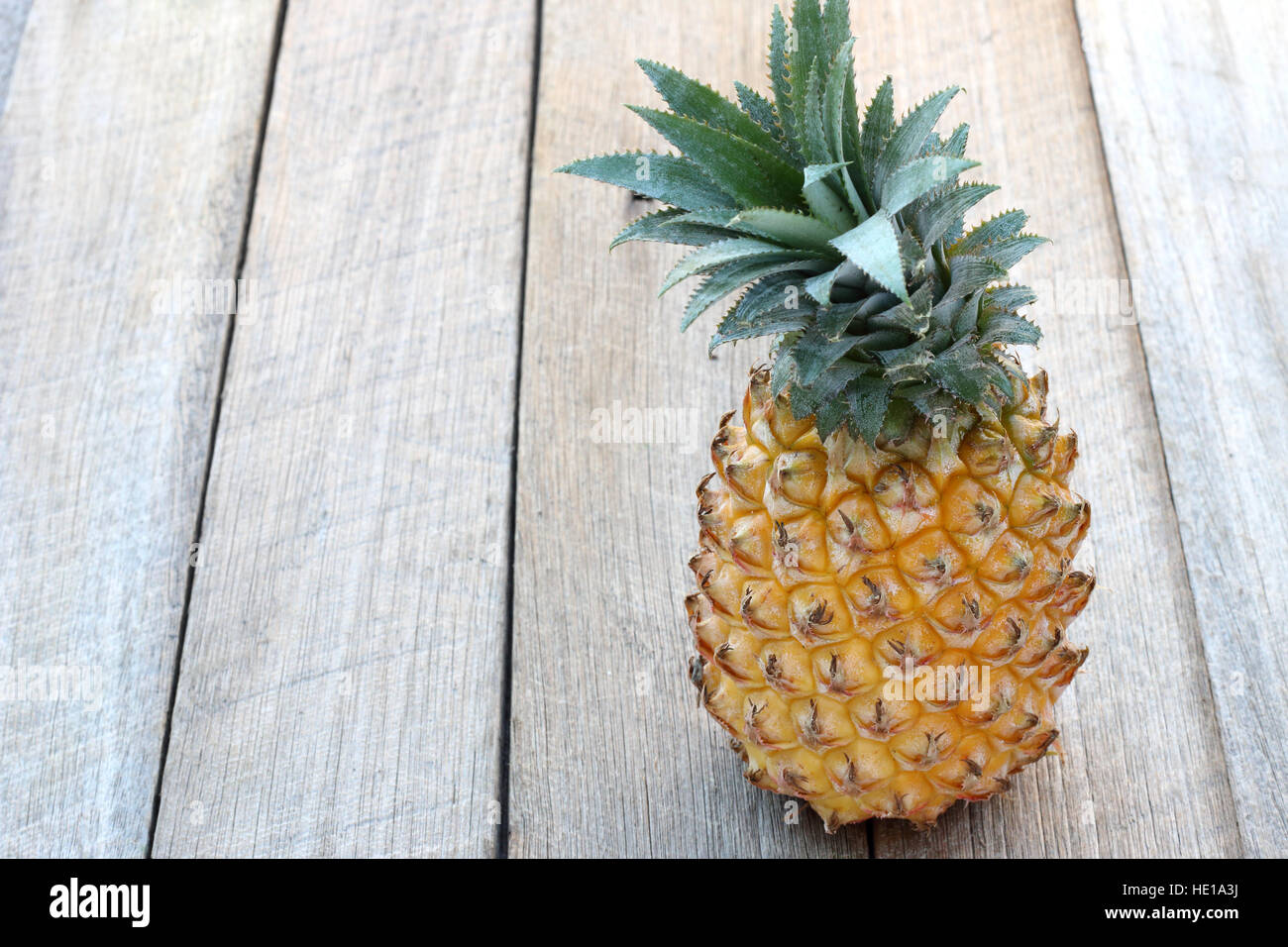 Whole pineapple hi-res stock photography and images - Alamy