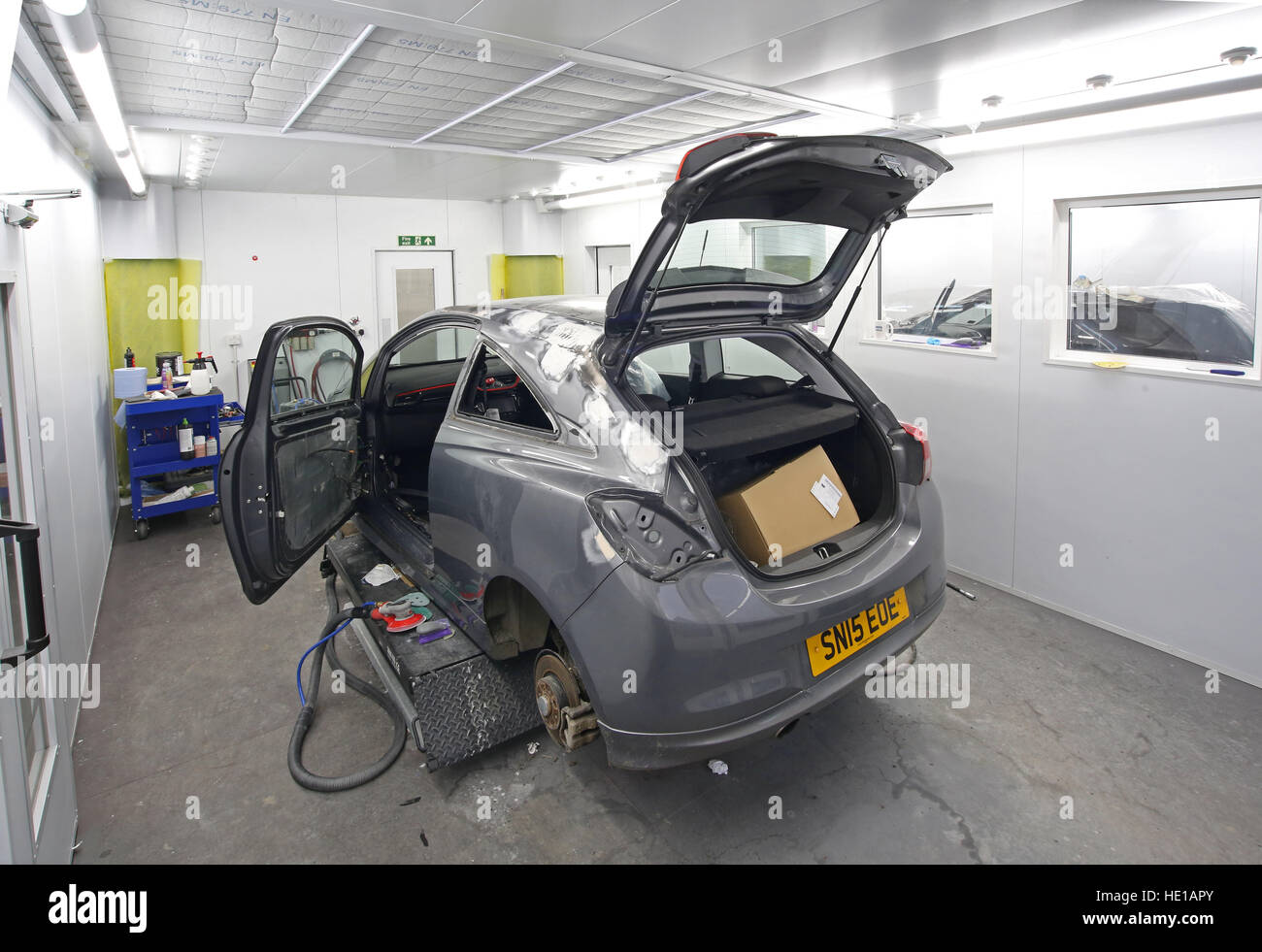 Car bodywork repair hi-res stock photography and images - Alamy