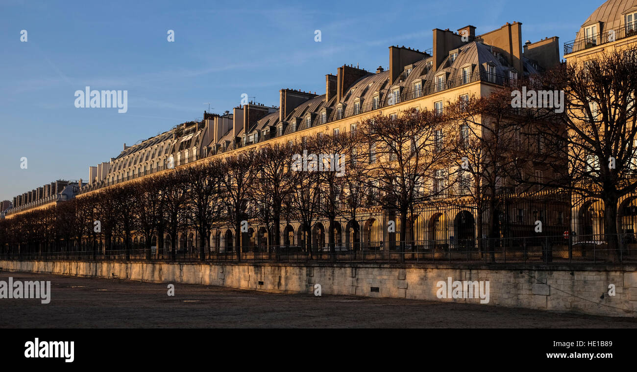 Rue de Rivoli, Paris Stock Photo - Alamy