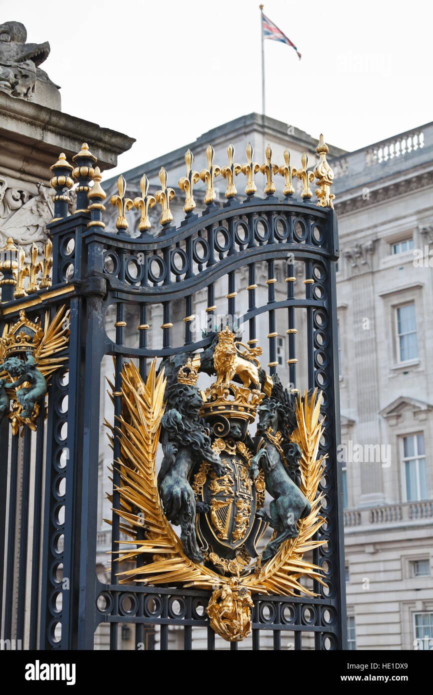 Detail of Buckingham Palace front gate, London, UK Stock Photo - Alamy